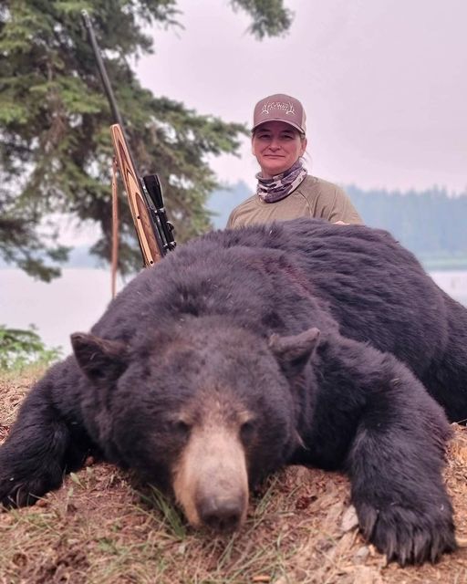 Bruin Down For Prois Staffer, Lea Pieratt! – Prois Hunting